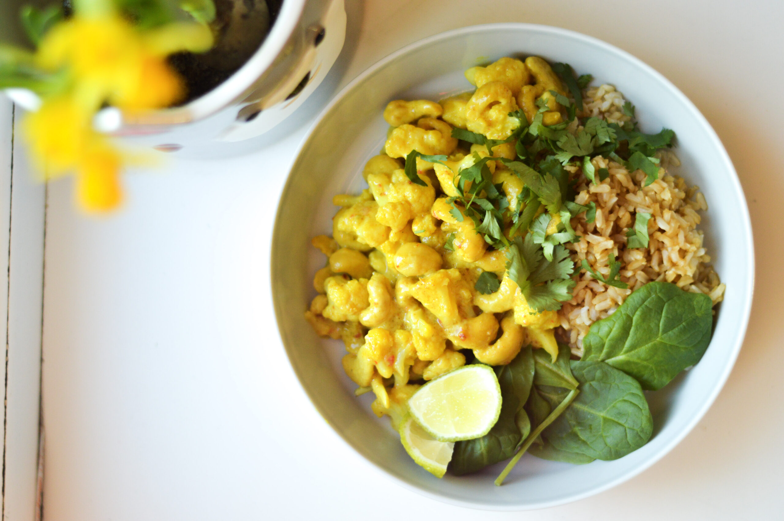 MANGO – ZIEDKĀPOSTU UN INDIJAS RIEKSTU KARIJS | Viens + Viens